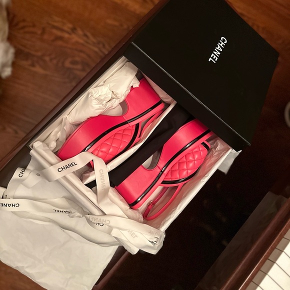 Shoes | Nib Chanel 23a Pinkblack Blockheel Sandals Eur 38 155 | Poshmark